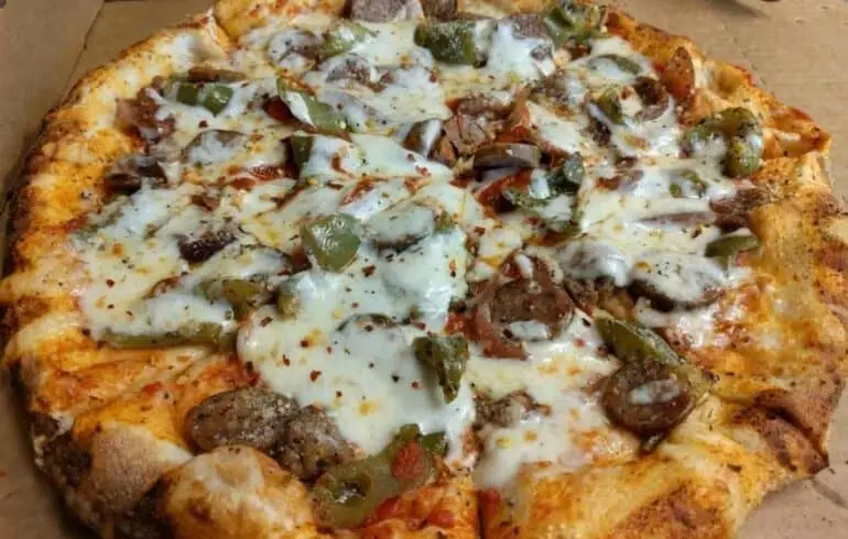 10 MIND-BLOWING Pizza Spots in Baltimore - (With CHEESY Photos)