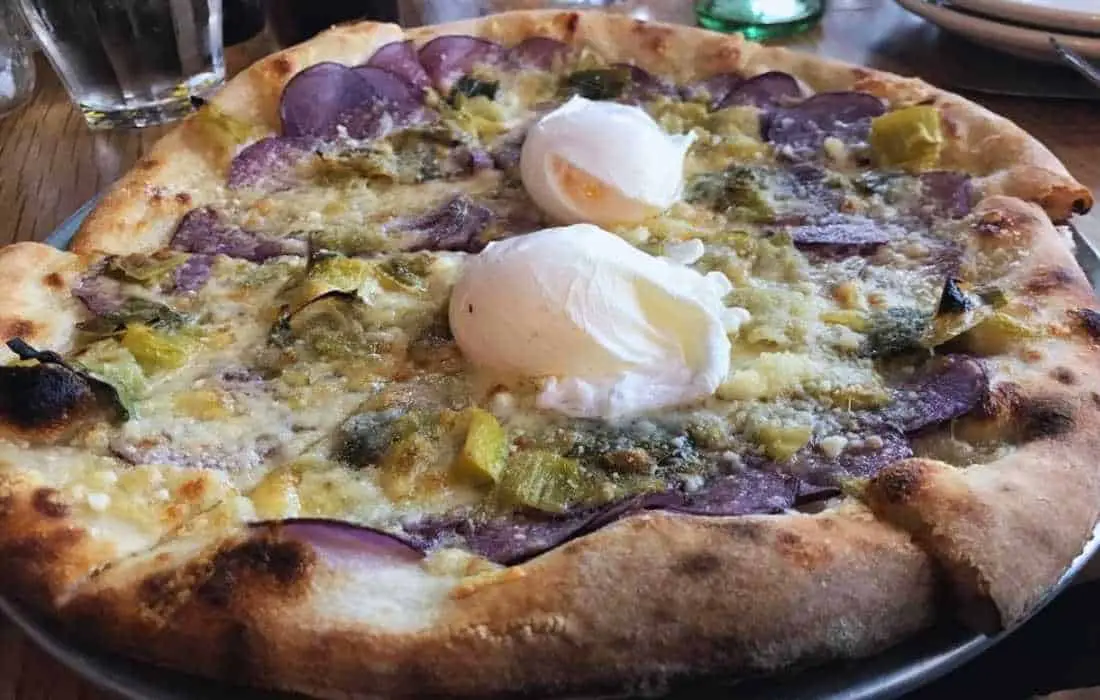 10 MIND-BLOWING Pizza Spots in Baltimore - (With CHEESY Photos)