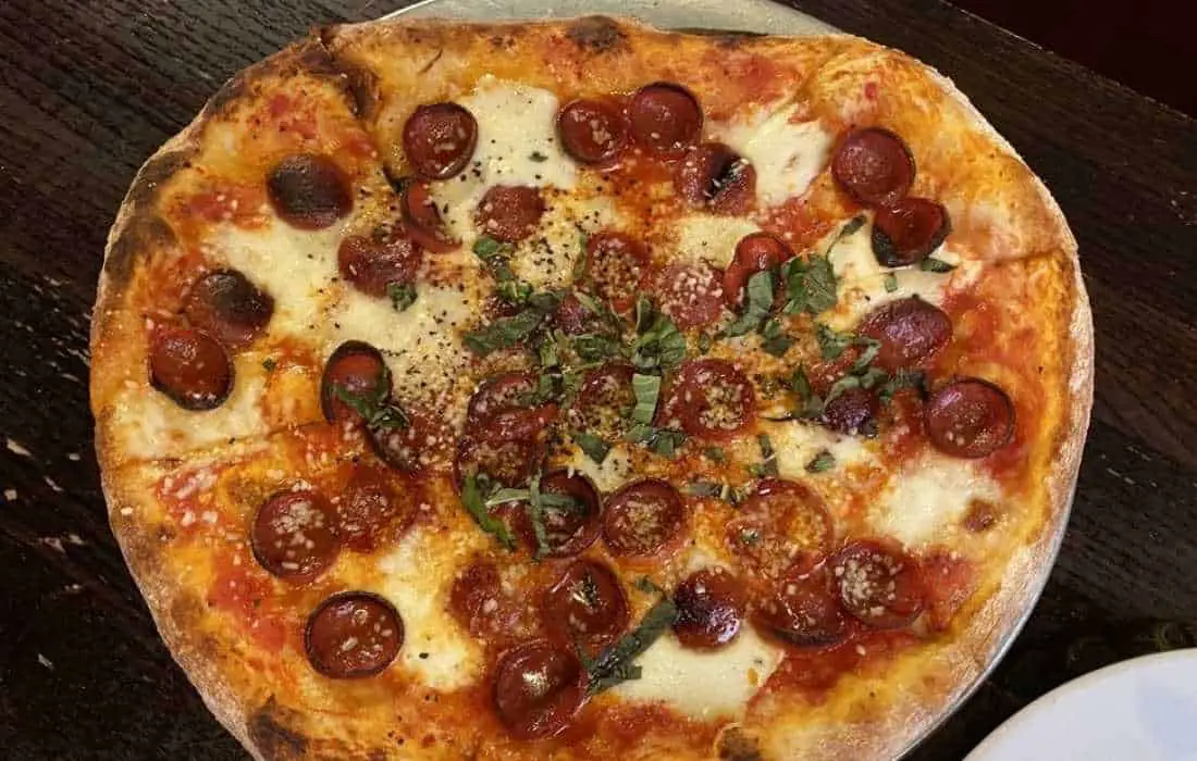 10 MIND-BLOWING Pizza Spots in Baltimore - (With CHEESY Photos)