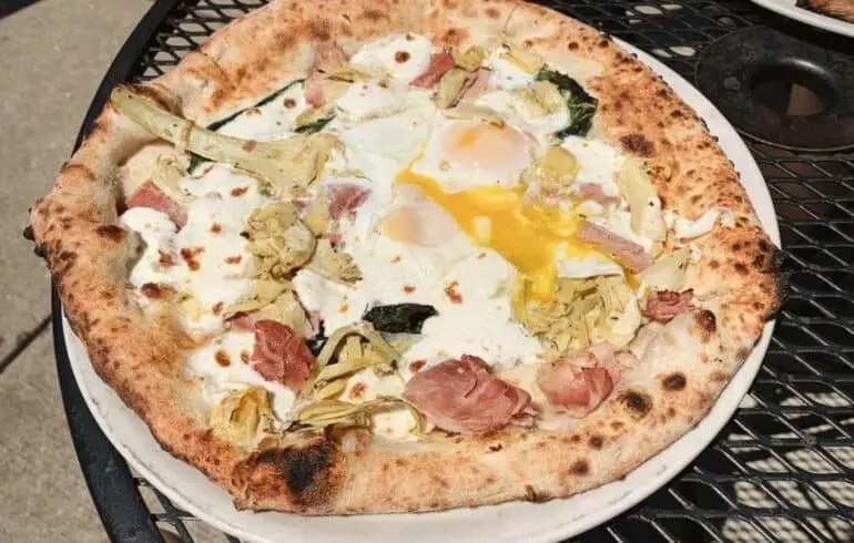 10 MIND-BLOWING Pizza Spots in Baltimore - (With CHEESY Photos)