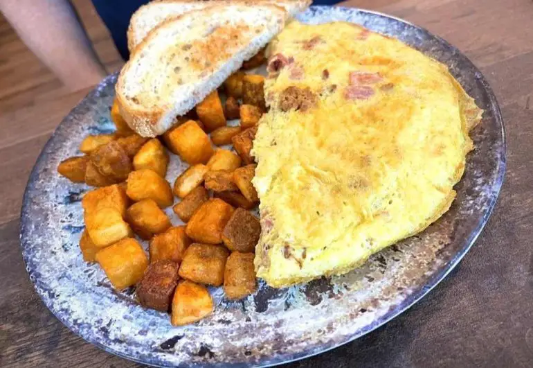 10 of the BEST Breakfast Restaurants in Pittsburgh, Pennsylvania - 2024