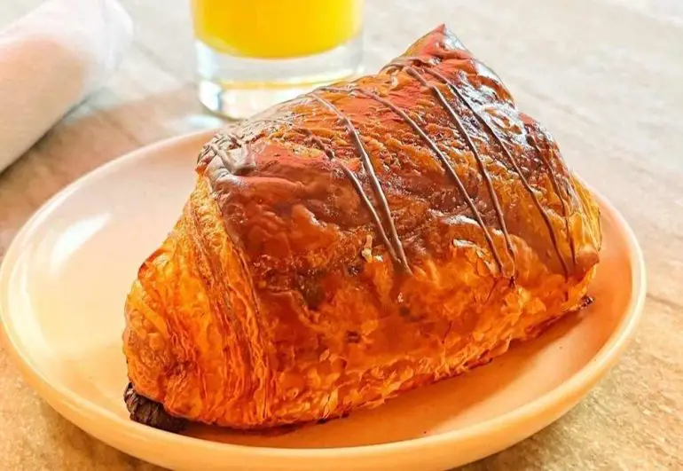 10 of The Best Breakfast Spots Downtown Nashville - 2024