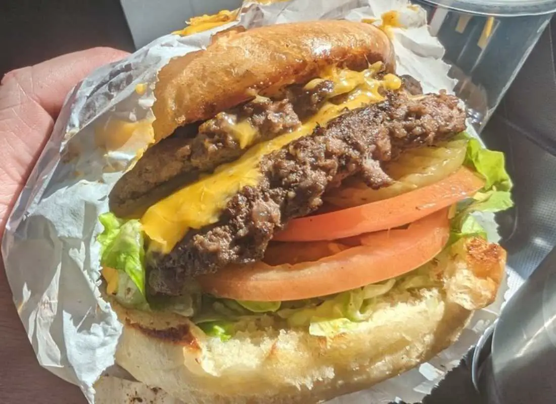 2 Kid-Approved Burger & Dogs Restaurants in Sacramento