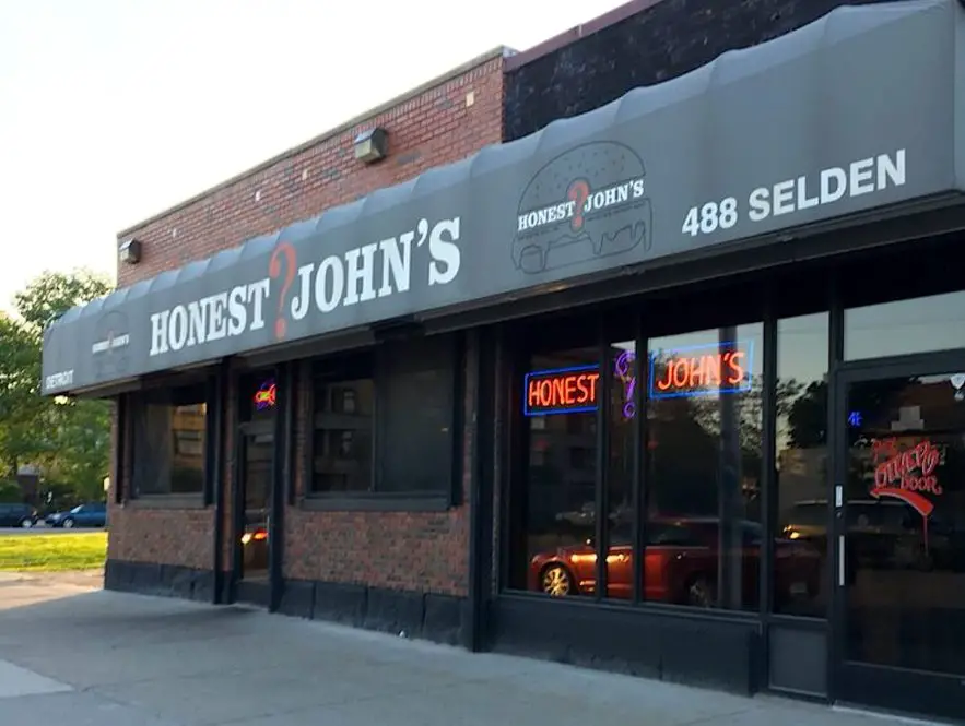 2 Special Must-Try Detroit Hole-in-the-Wall Restaurants