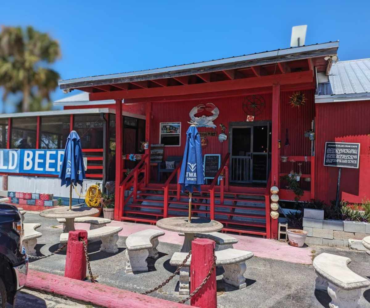 One Heckuva Hole in the Wall Restaurant in Florida