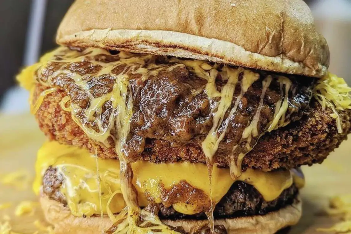 Folks Drive From All Over Texas to Eat These CRAZY-GOOD Smash Burgers