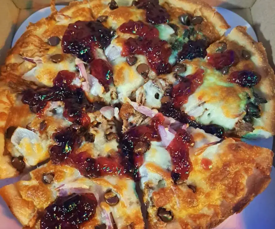 How This Locally-Owned Mom-and-Pop Pizza Joint Won Hearts in Akron, OH ...