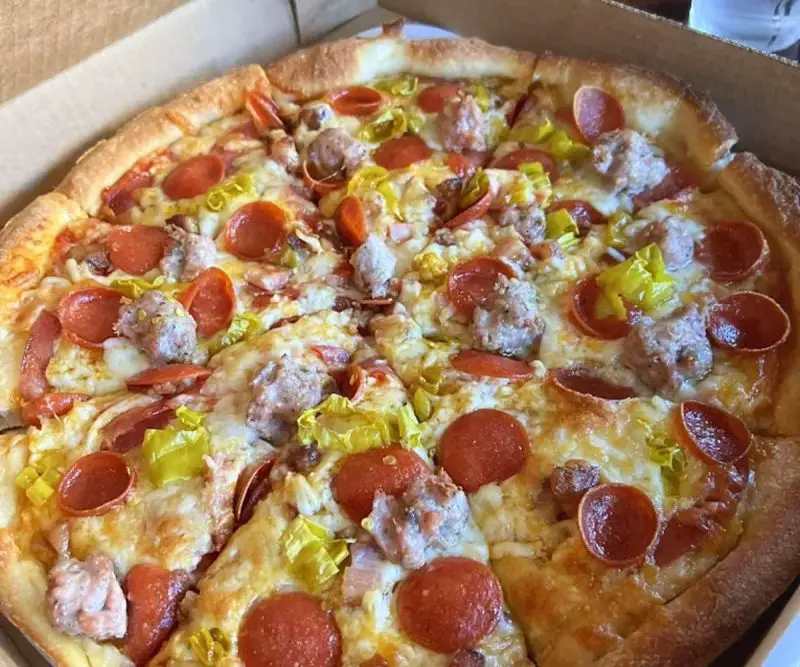 How This Locally-Owned Mom-and-Pop Pizza Joint Won Hearts in Akron, OH ...