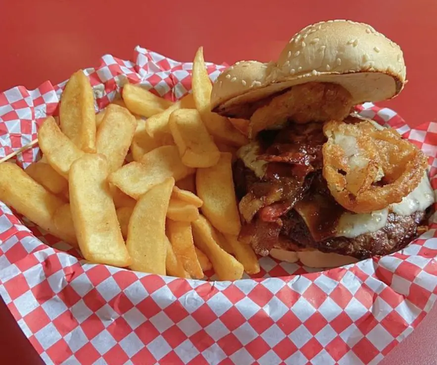Why Locals ADORE This Mom-And-Pop Burger Joint in Cheyenne, WY - Go To ...