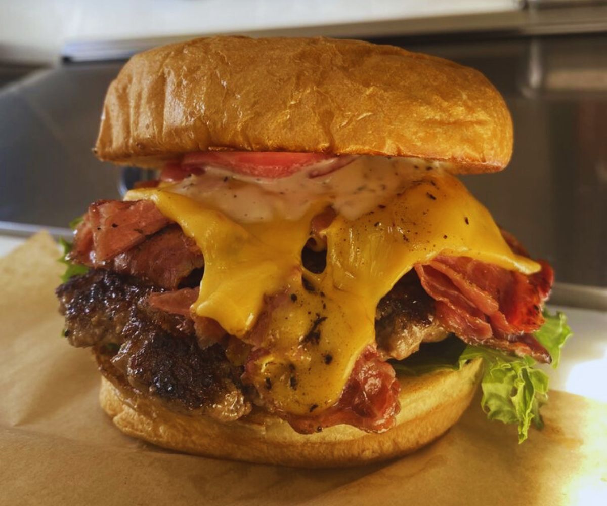Locals And Tourists Are SALIVATING Over This Burger Truck’s Juicy ...