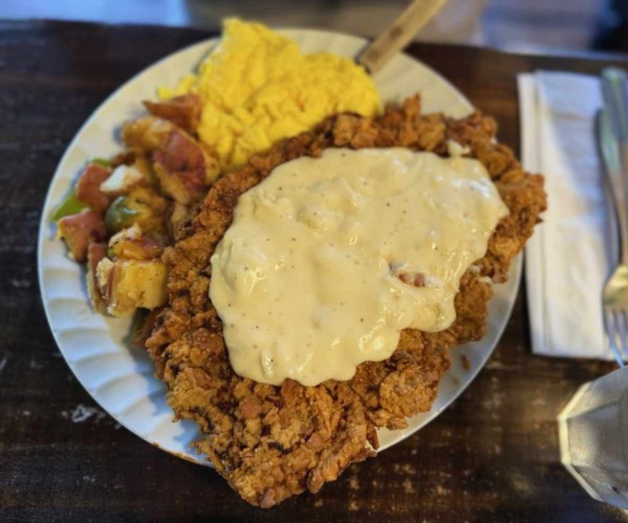 Locals ADORE This Cute Mom and Pop Restaurant in Garden Grove, CA